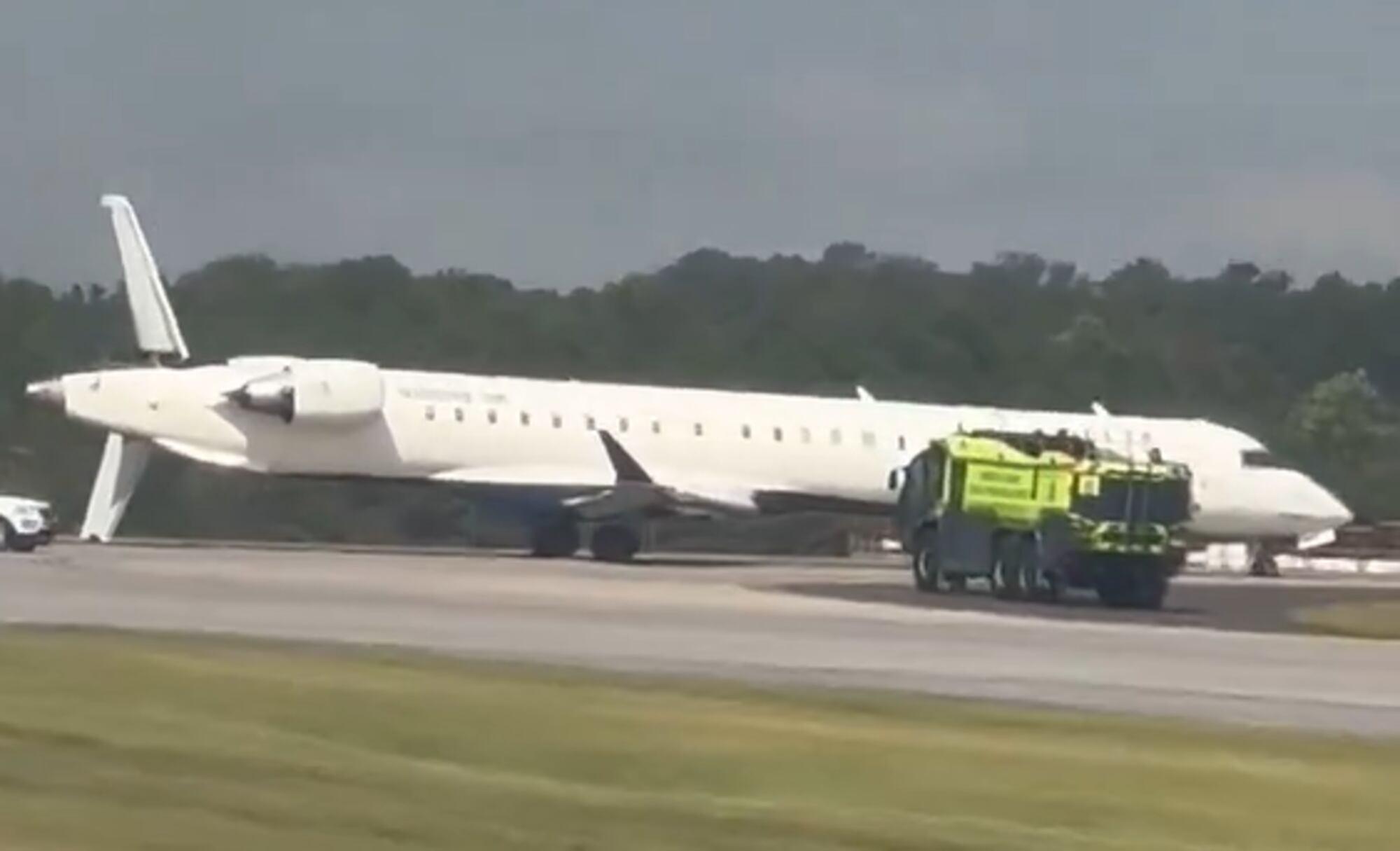 PHOTOS: 2 Delta planes collide on tarmac at Atlanta airport – WSB-TV ...